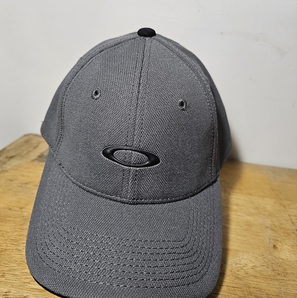 Oakley | Accessories | Oakley Cap | Poshmark